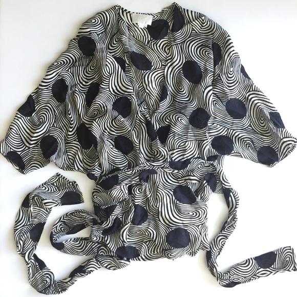 Alexis | Tops | Alexis Wrap Around Dolman Sleeve Blk White Blouse ...